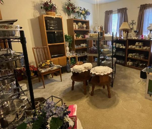 Estate Sale Shopping: The Ultimate Guide for Vintage Treasure Hunters ...